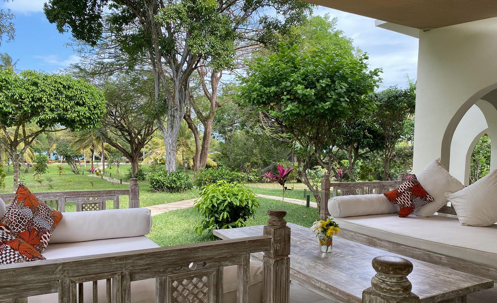 Dolphin House Galu Beach - Luxury Private Beach House Diani
